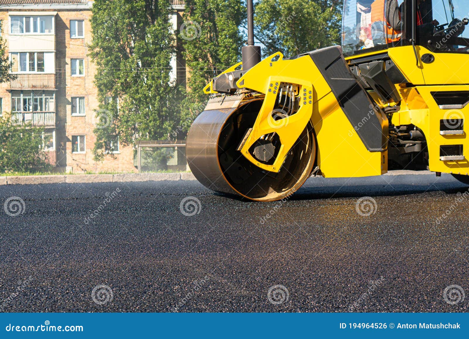 The Roller Flattens the Asphalt Tar, Paving the New Asphalt Stock Photo ...