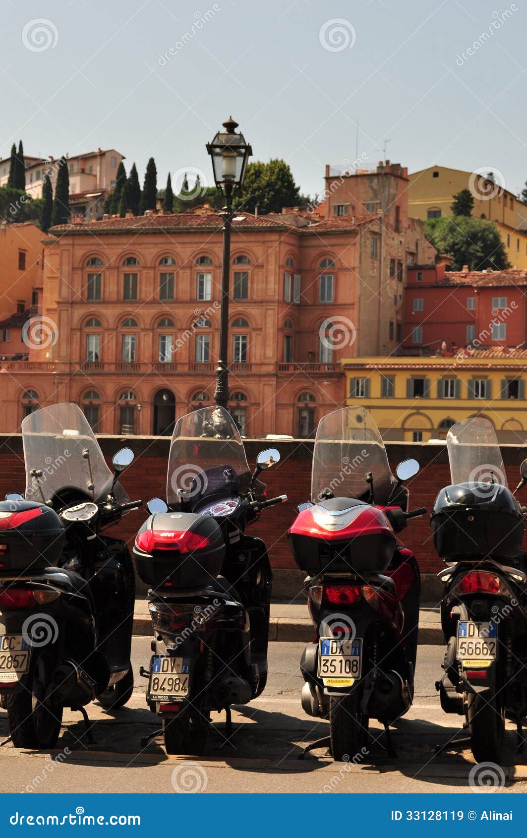 Roller in Italien redaktionelles stockbild. Bild von fahrräder - 33128119