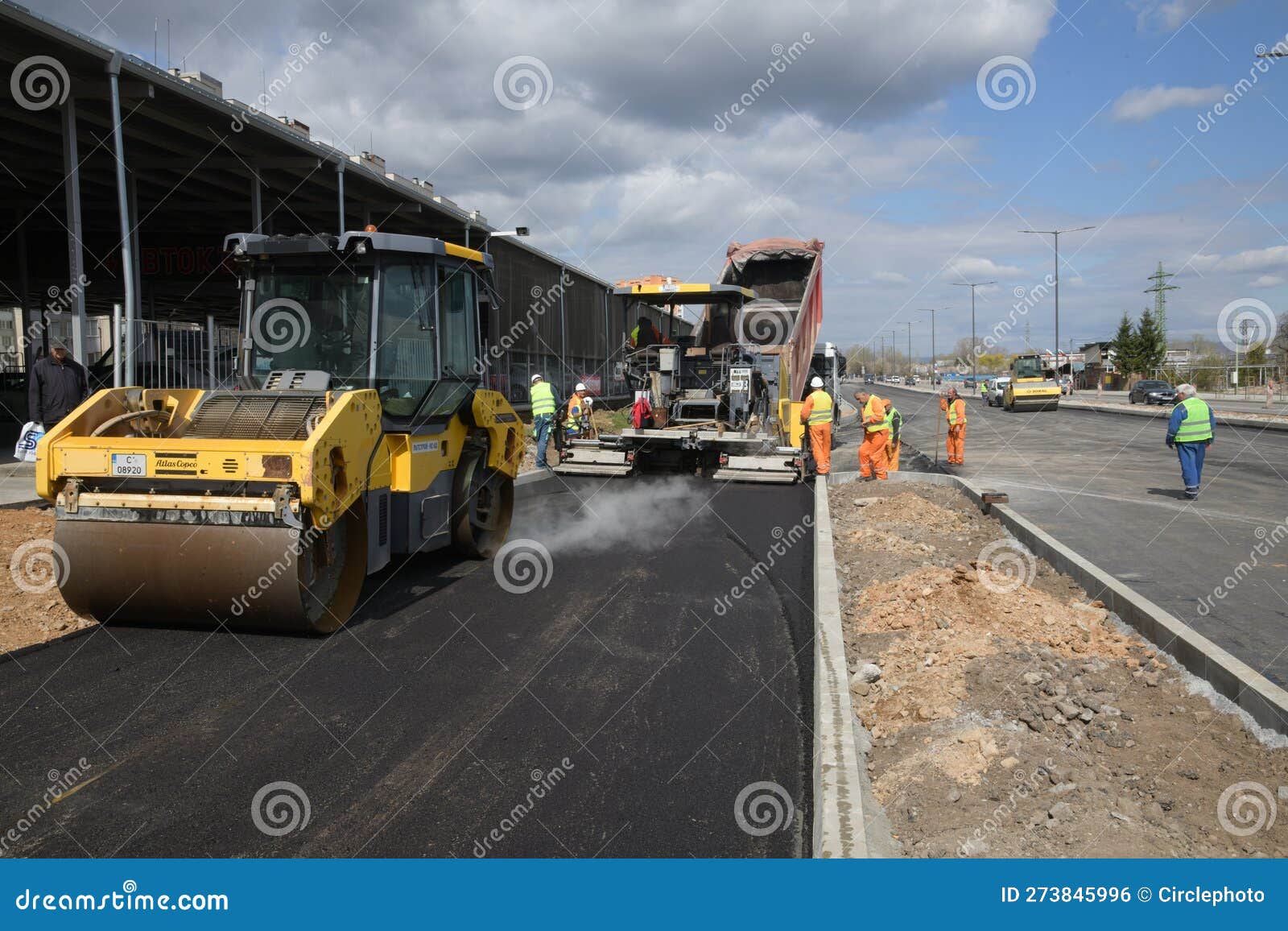 Roller Machine Compressing the Asphalt Behind the Paver Editorial Photo ...