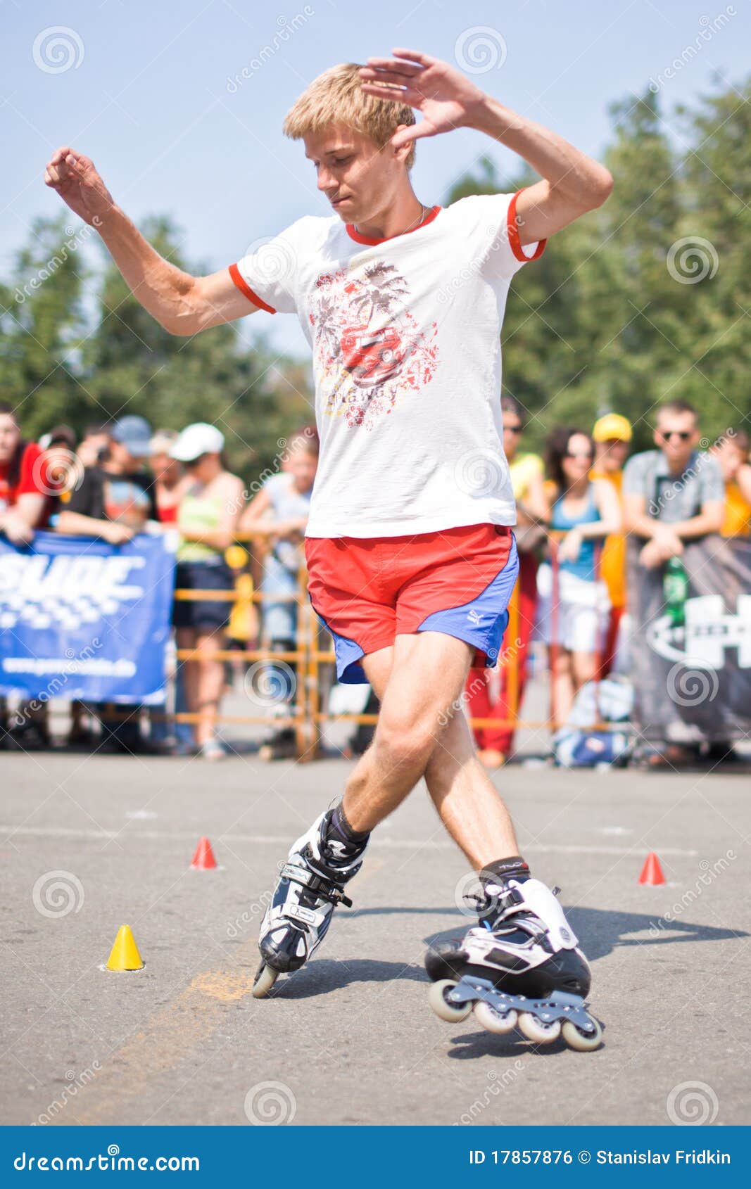 Rollerskating competition editorial photo. Image of element - 17857876