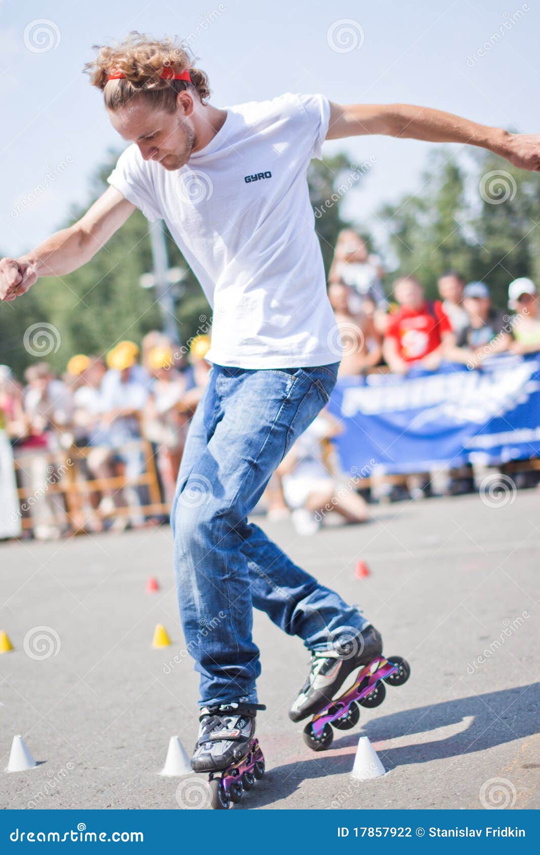 Rollerskating competition editorial photography. Image of spectators ...