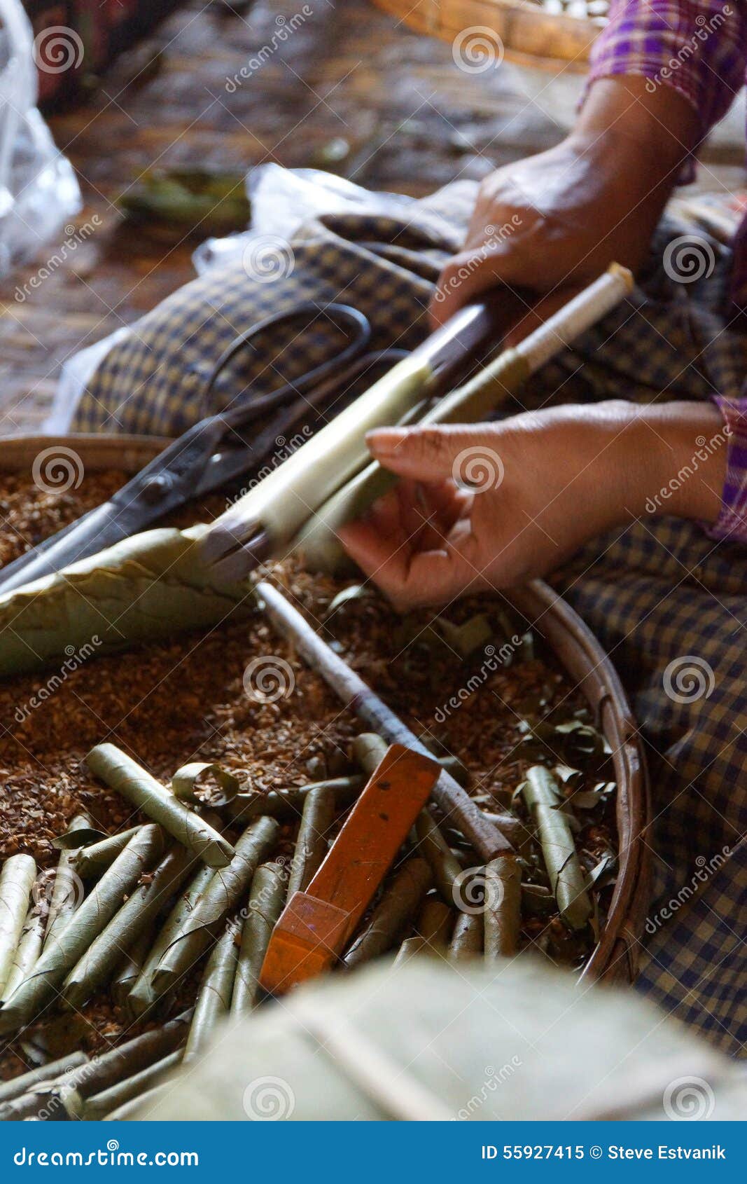 Rolling cheroot cigars stock image. Image of cigar, handmade - 55927415