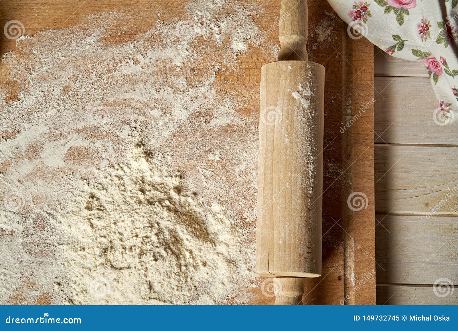 Rolling Pin on Pastry Board Sprinkled with Flour on Wooden Table Stock ...