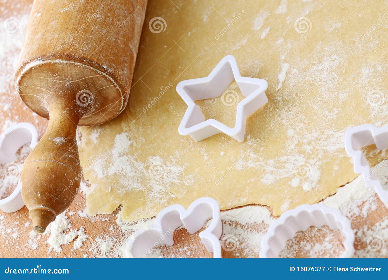 Rolling Pin and Shortcrust Pastry Stock Image - Image of food, flour ...