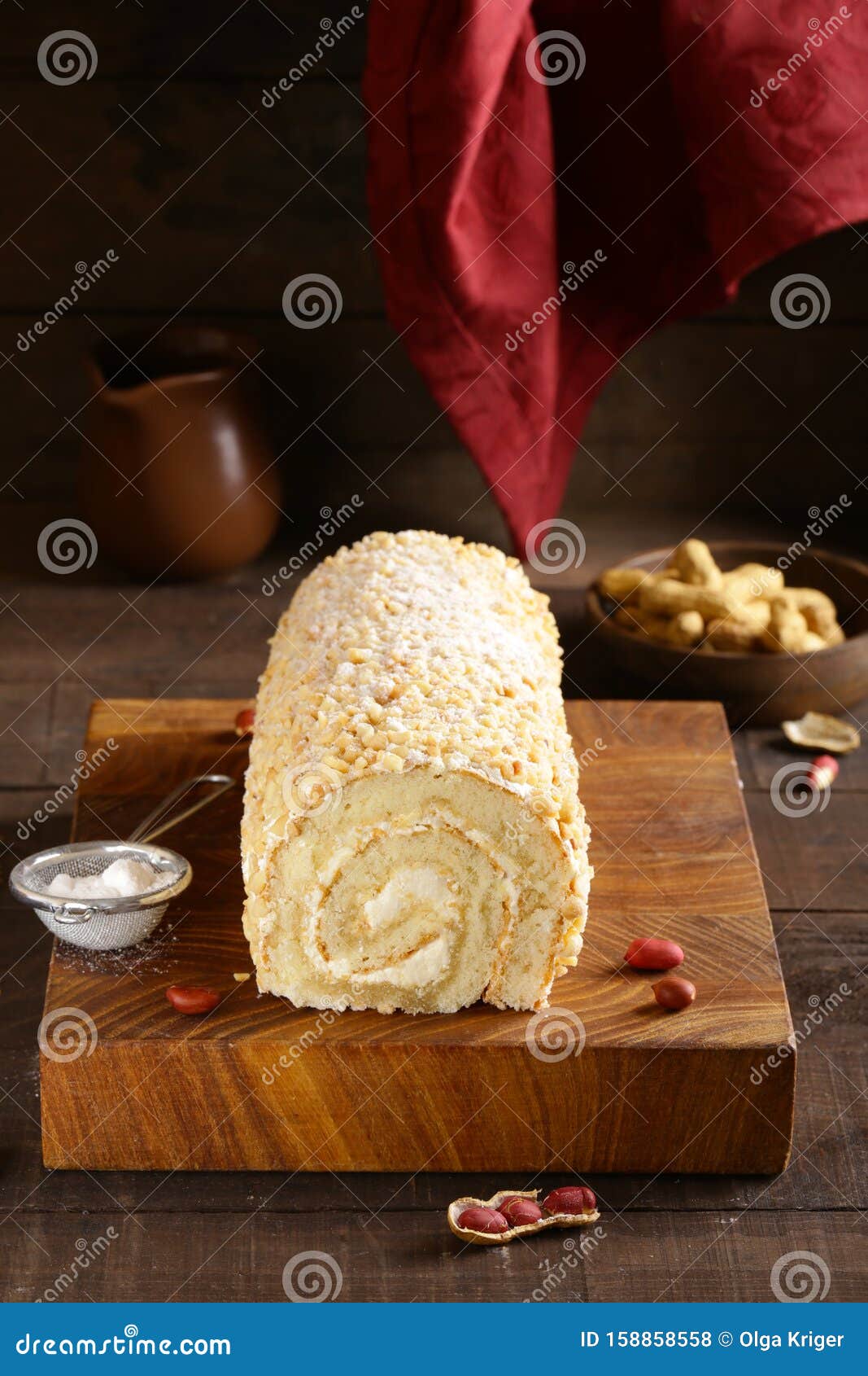 Rollo De Galletas Con Cacahuates Foto de archivo - Imagen de torta ...