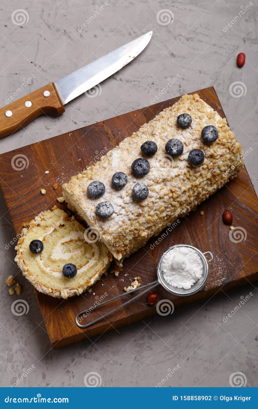 Rollo De Galletas Con Cacahuates Foto de archivo - Imagen de casero ...