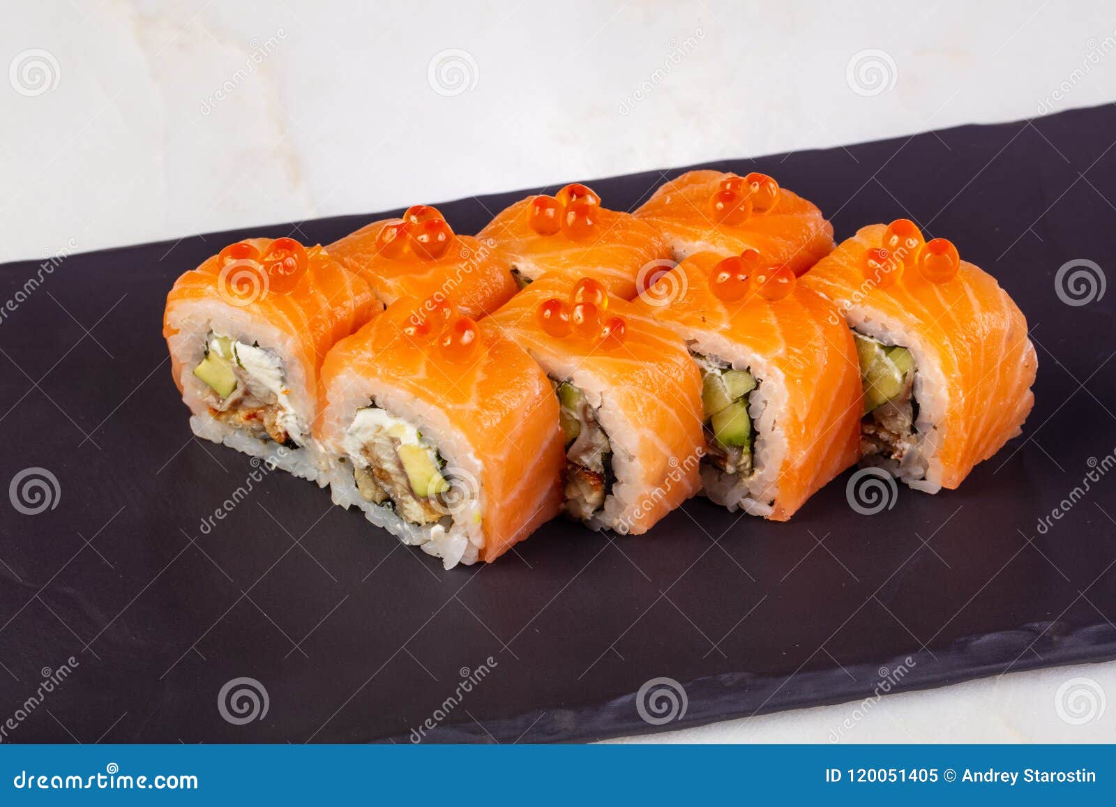 Rollo De Philadelphia Con Los Salmones Imagen de archivo - Imagen de ...
