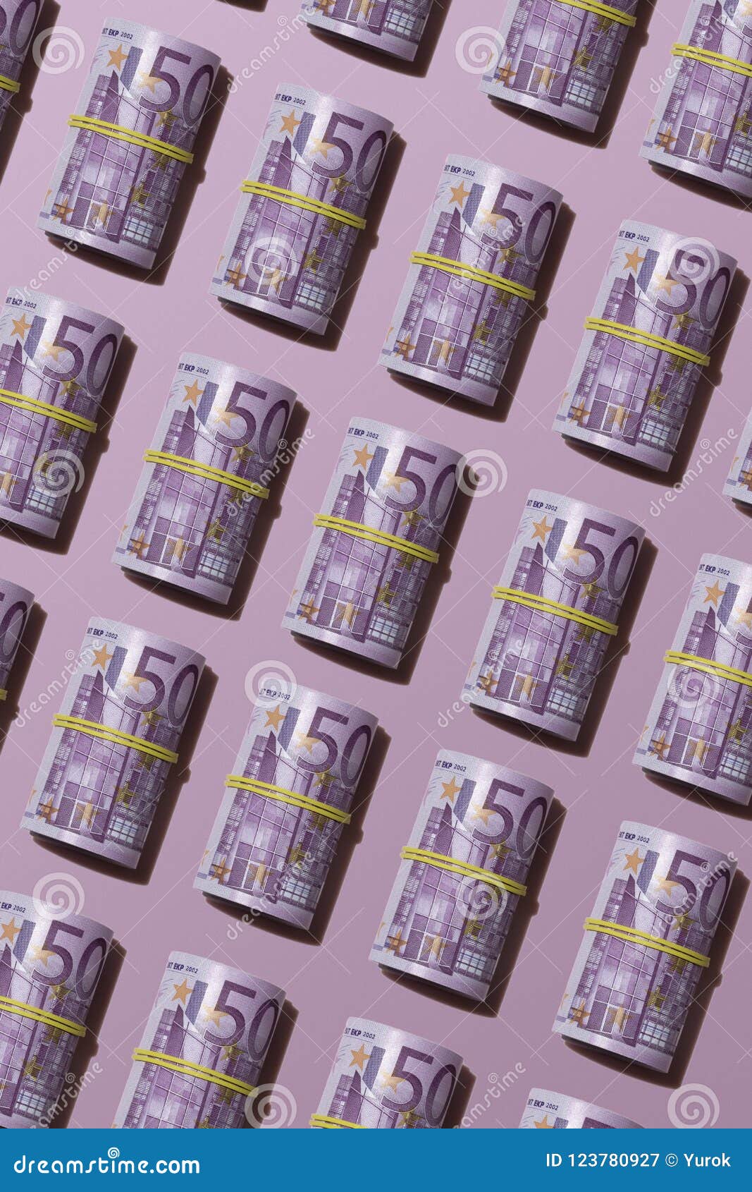 Rollo De Quinientos Billetes De Banco Euro Imagen de archivo - Imagen ...