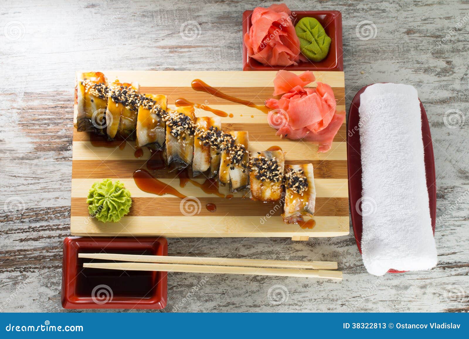 Rollo de sushi imagen de archivo. Imagen de algas, pepino - 38322813