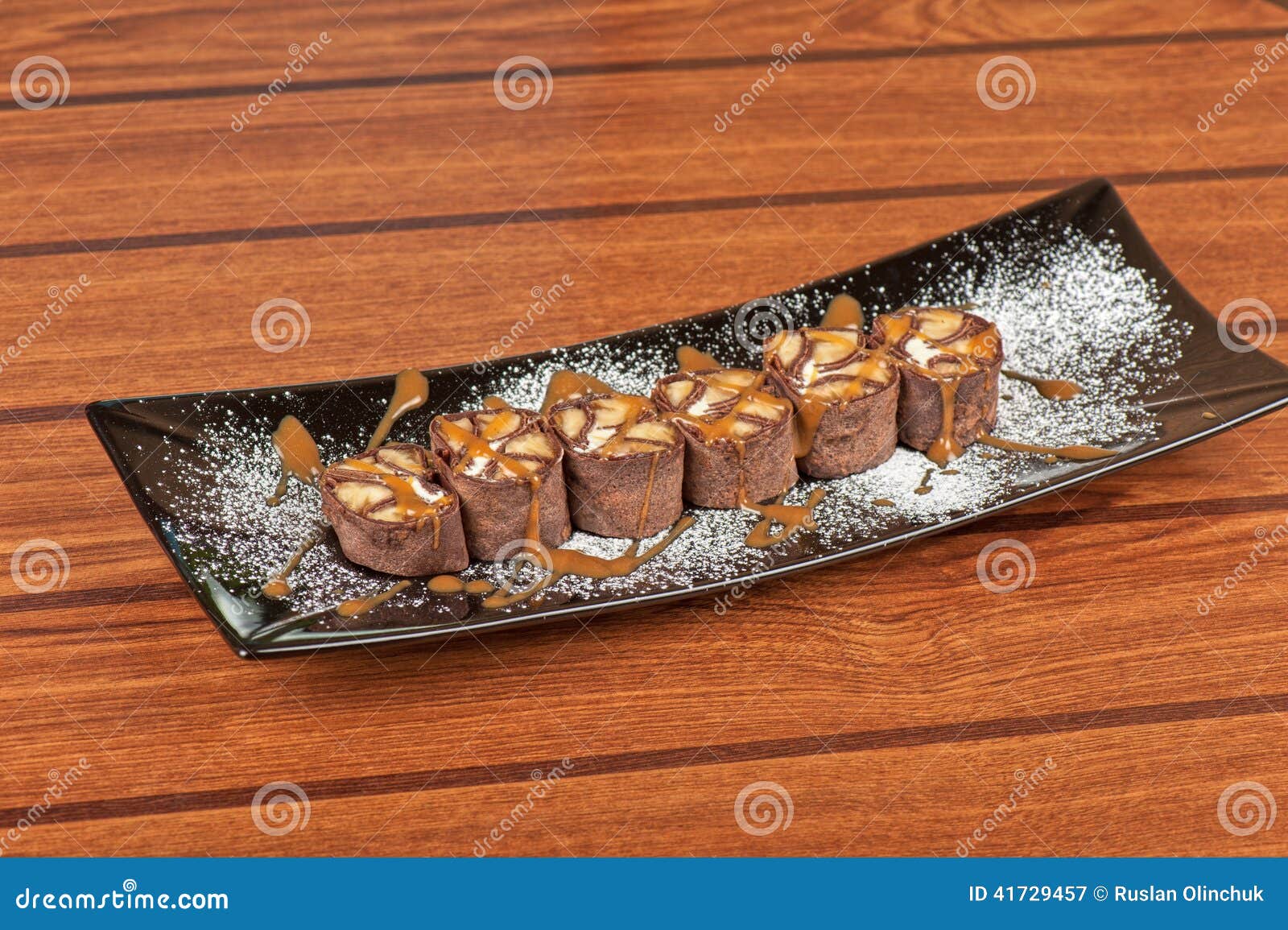 Rollo del chocolate imagen de archivo. Imagen de postre - 41729457