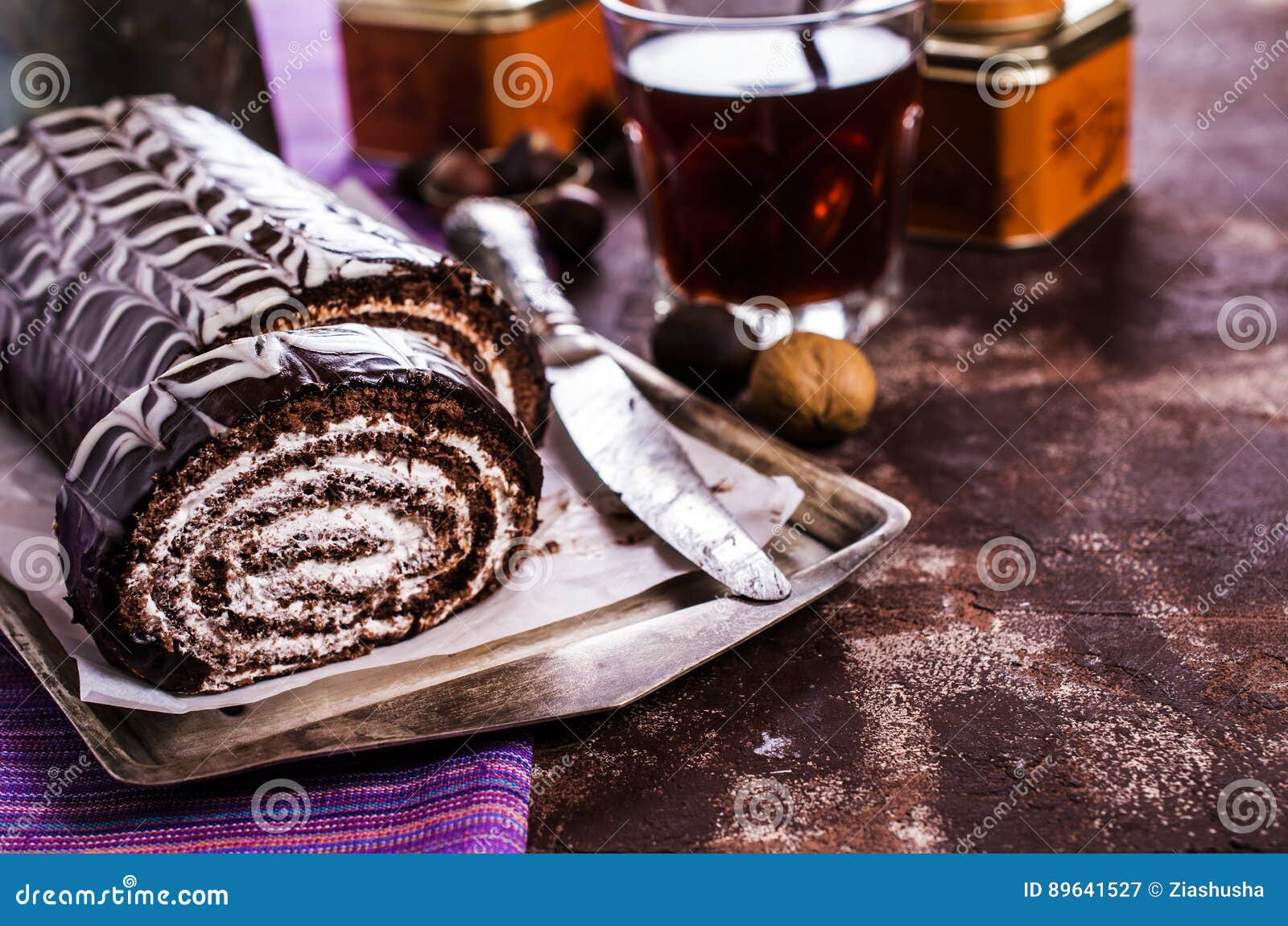 Rollo del chocolate dulce imagen de archivo. Imagen de revuelto - 89641527