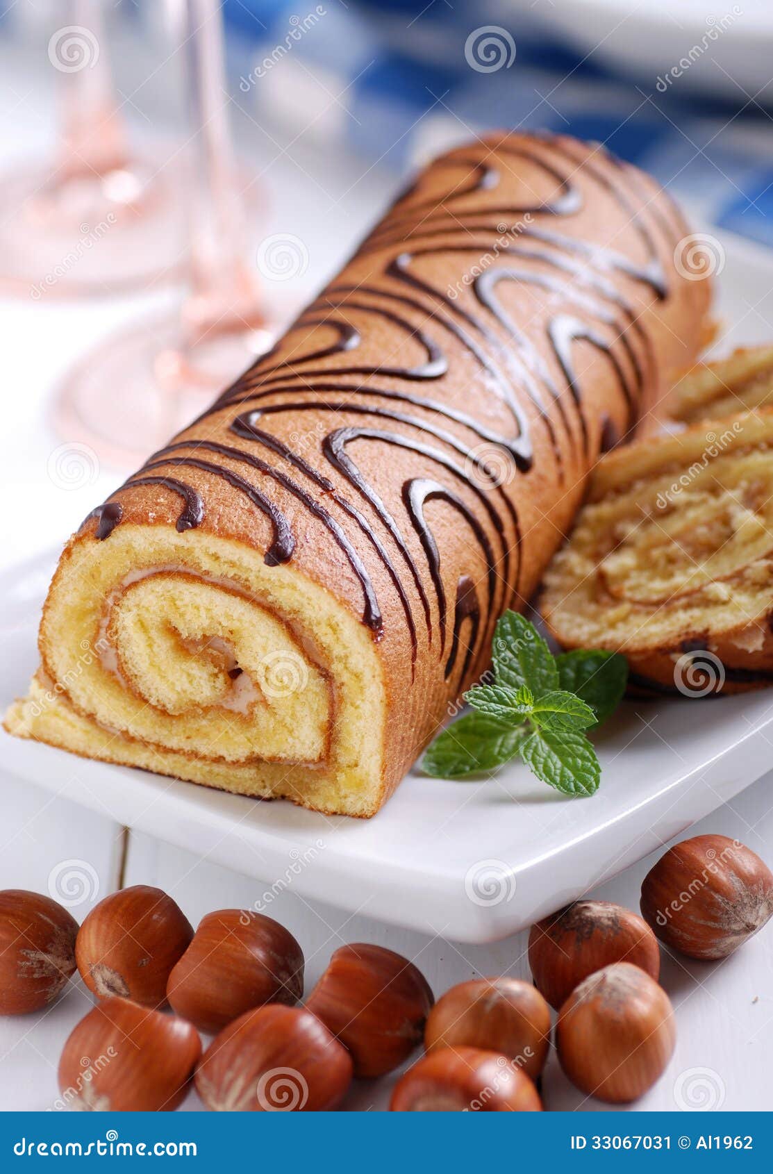 Rollo dulce de la torta imagen de archivo. Imagen de alimento - 33067031