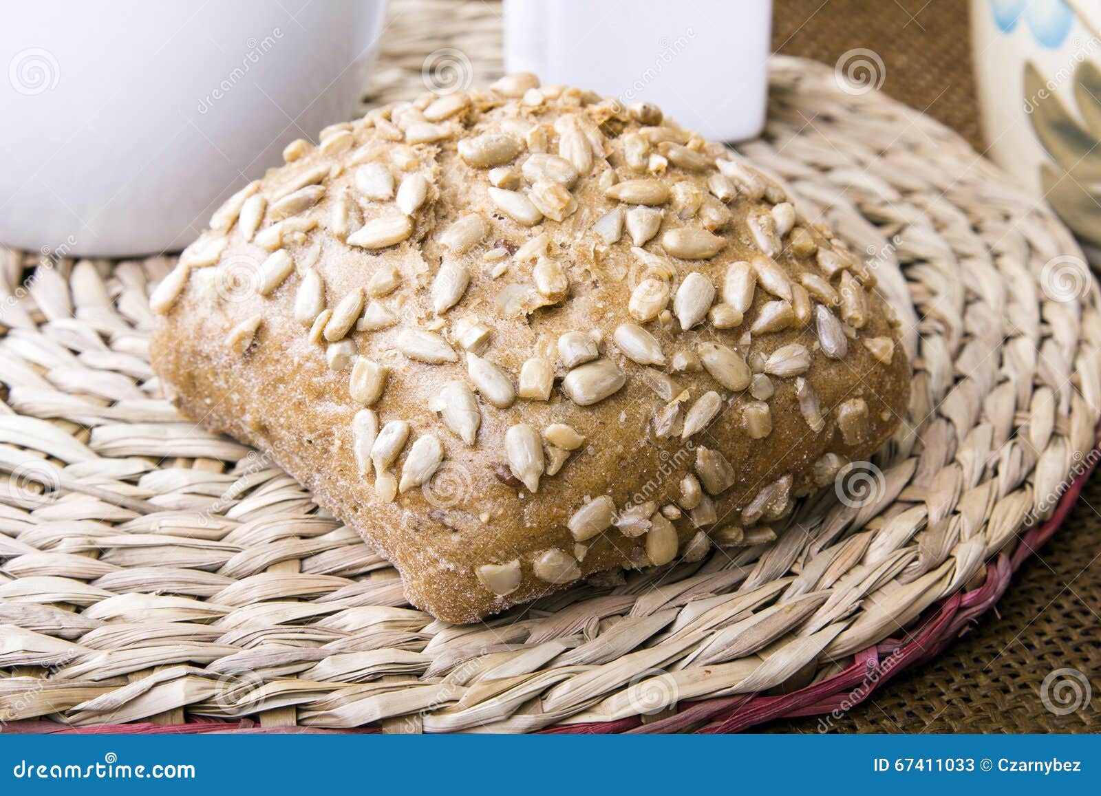 Rollo Integral Con Las Semillas Imagen de archivo - Imagen de ...