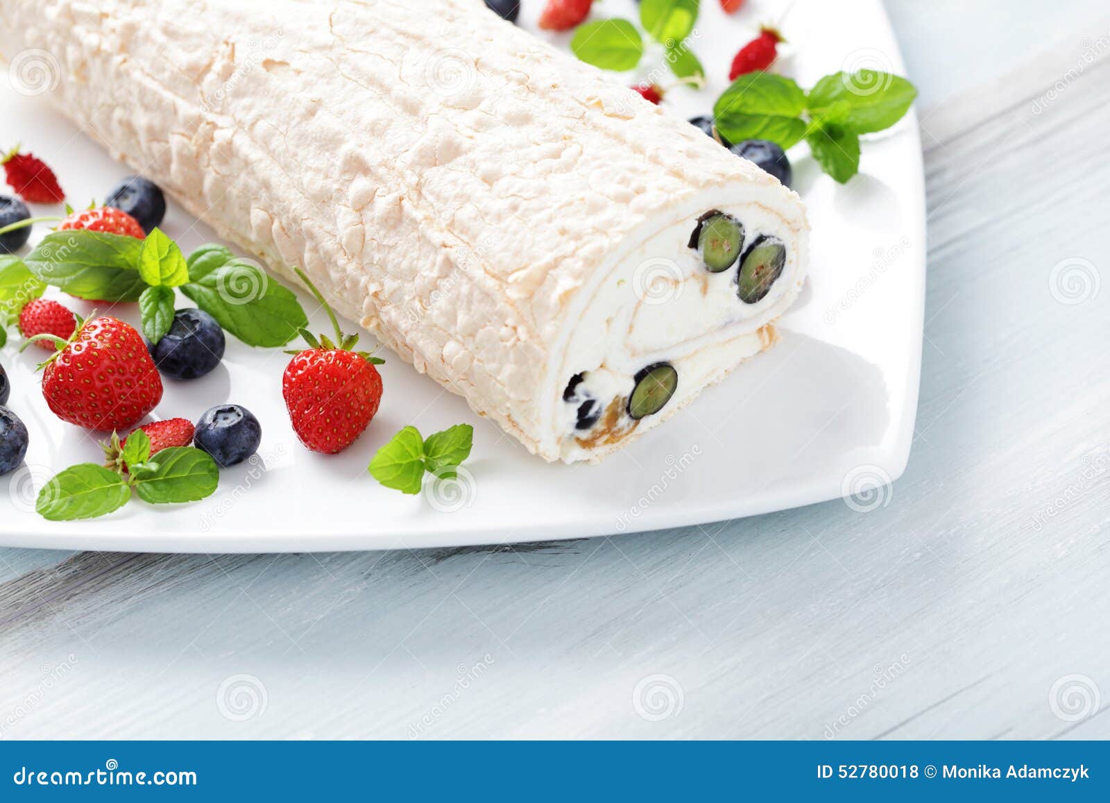 Rollo suizo del verano foto de archivo. Imagen de icing - 52780018