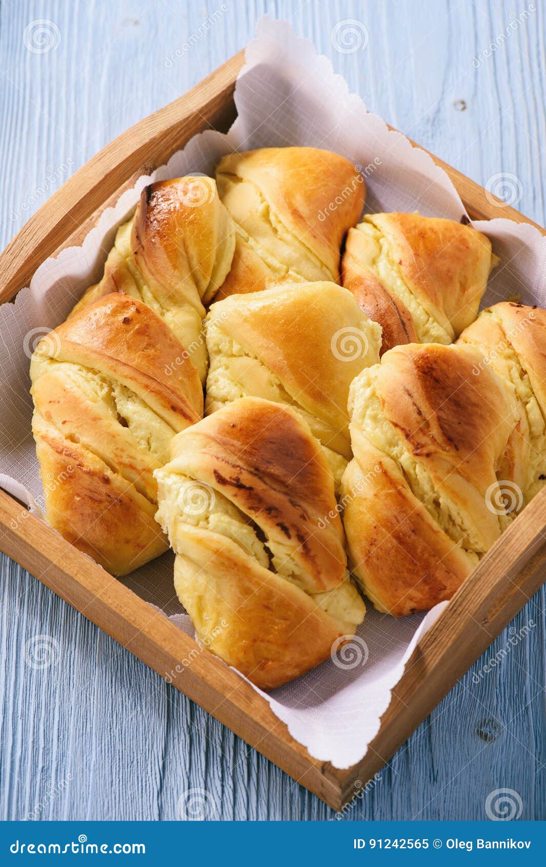 Rollos De Pan Dulces Hechos En Casa Rellenos Con Queso Imagen de ...