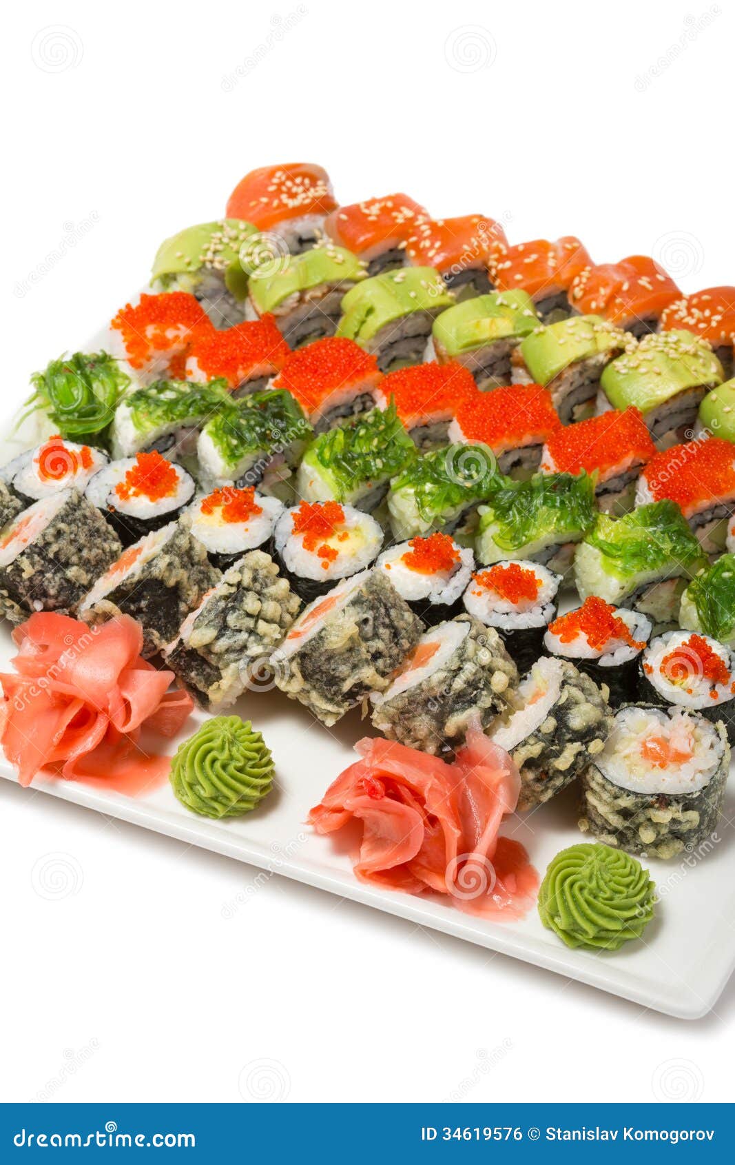 Rollos Japoneses Tradicionales De Los Mariscos De Seis Tipos. Foto de ...