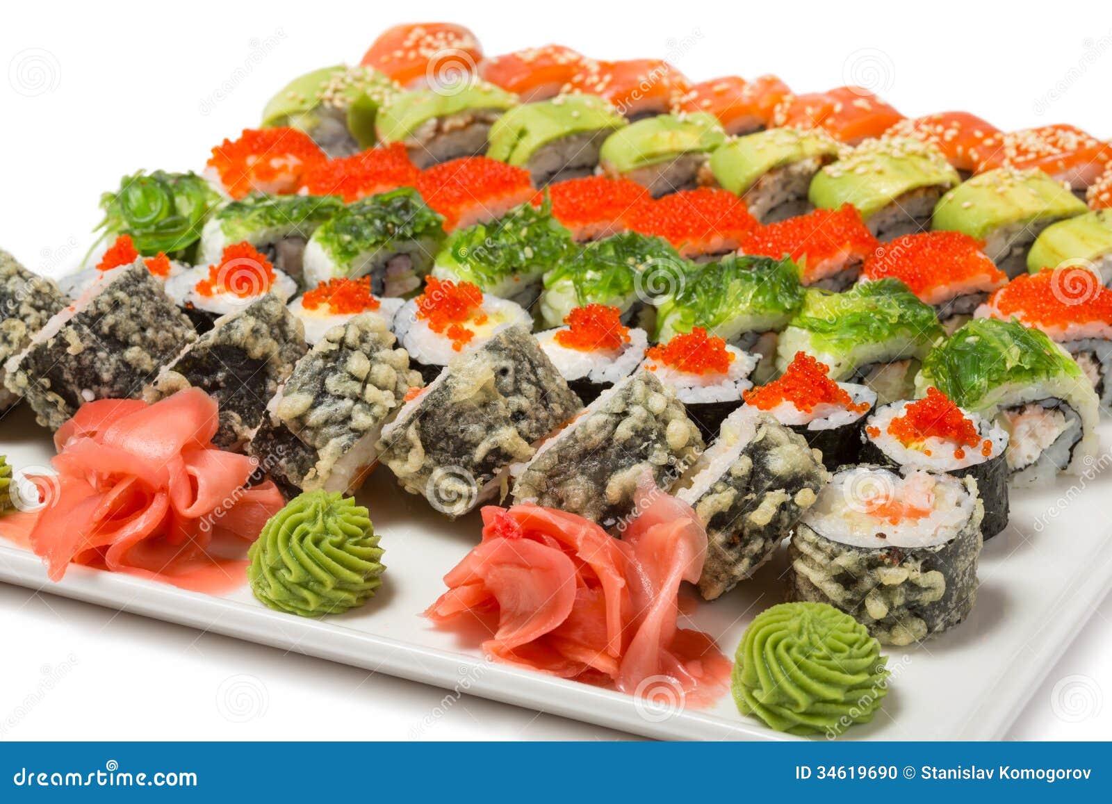 Rollos Japoneses Tradicionales De Los Mariscos De Seis Tipos. Foto de ...