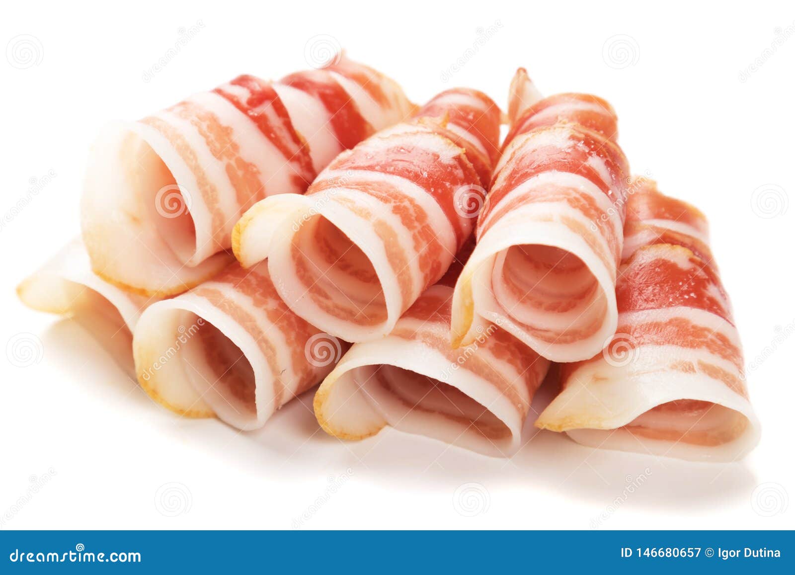 Rolls Del Tocino Del Pancetta Aislado En Blanco Imagen de archivo ...