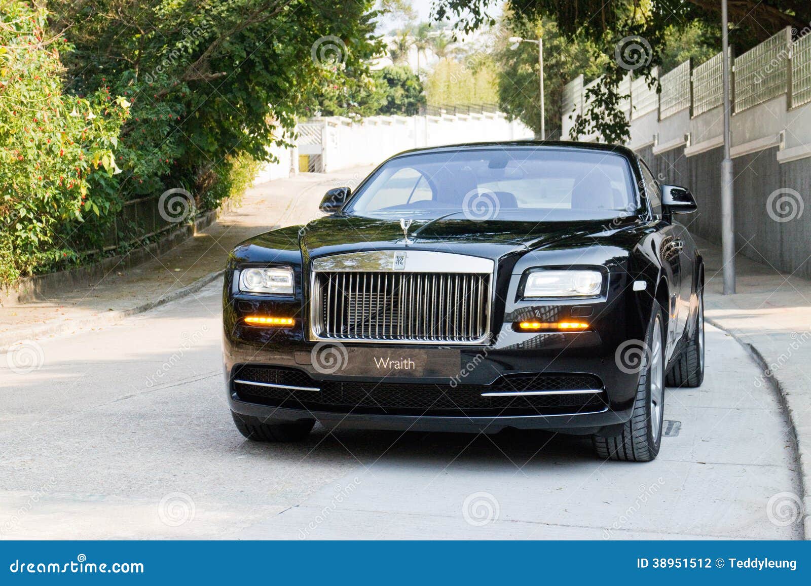 Rolls-Royce Wraith Front View Editorial Photography - Image of black ...