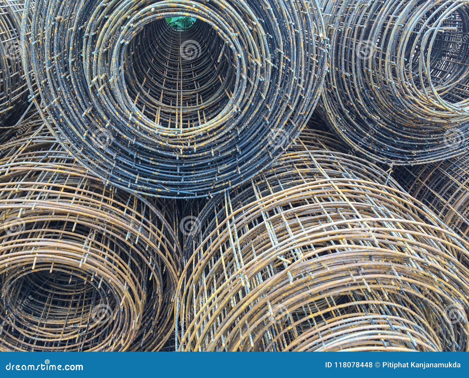 Rolls of Steel Wire Mesh for Building Construction on the Ground Using ...