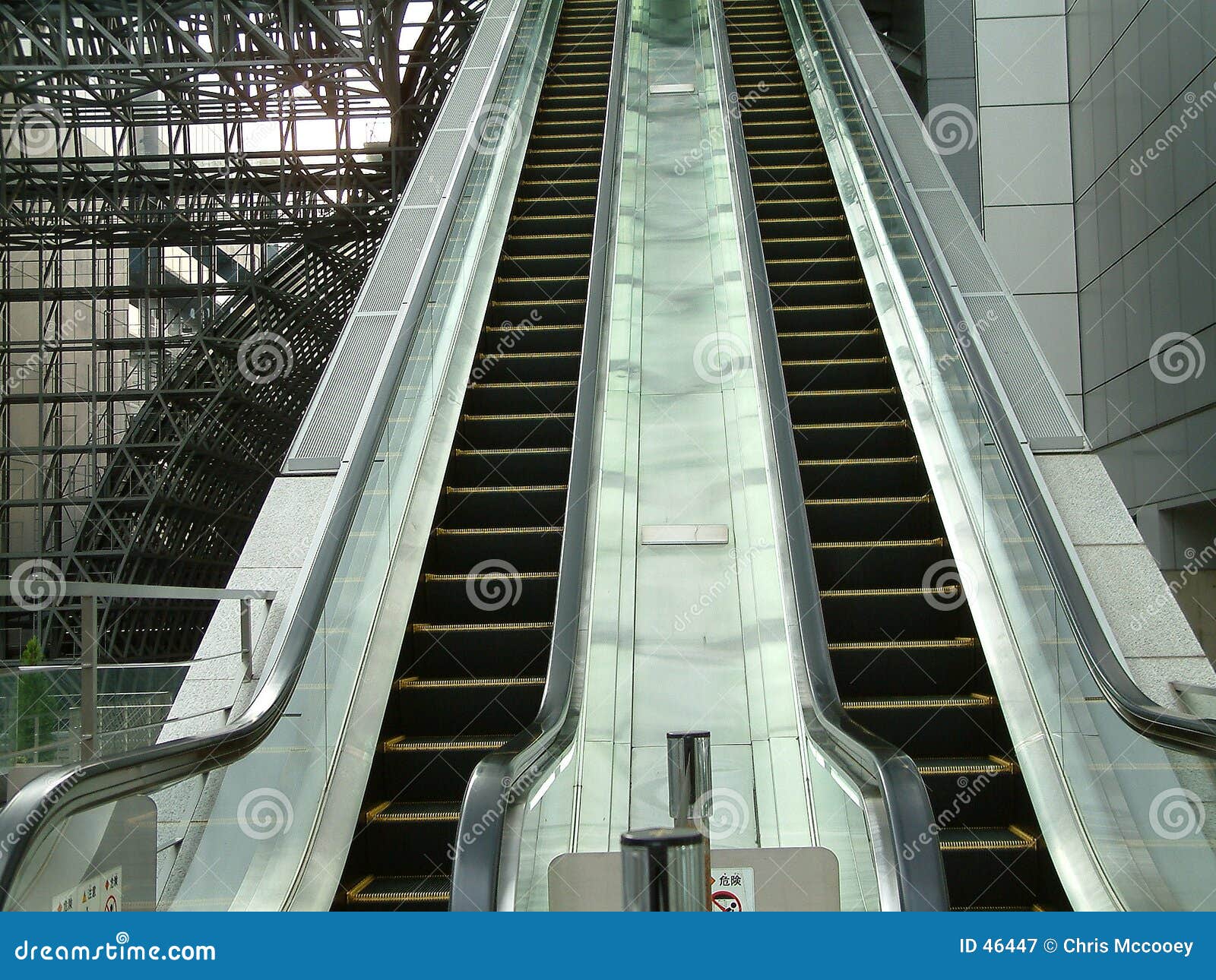 Rolltreppe in Der Kyoto-Bahnstation Stockbild - Bild von geschäft ...