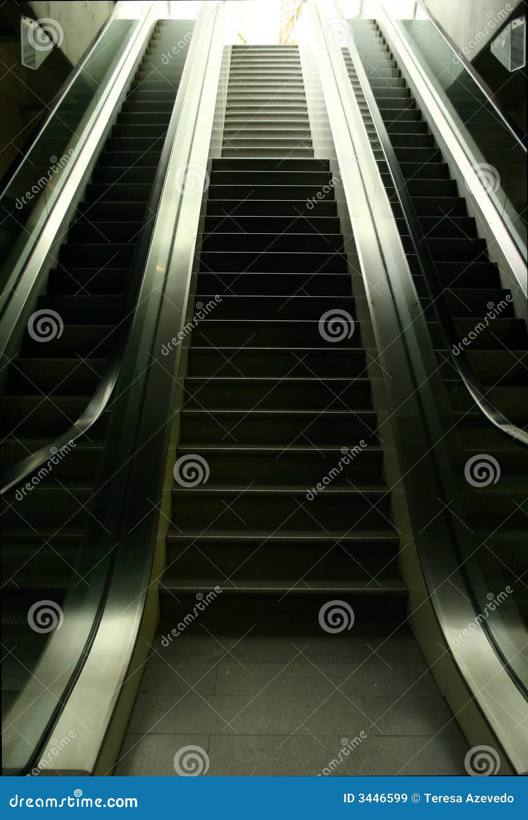 Rolltreppen stockbild. Bild von richtung, schutz, mode - 3446599