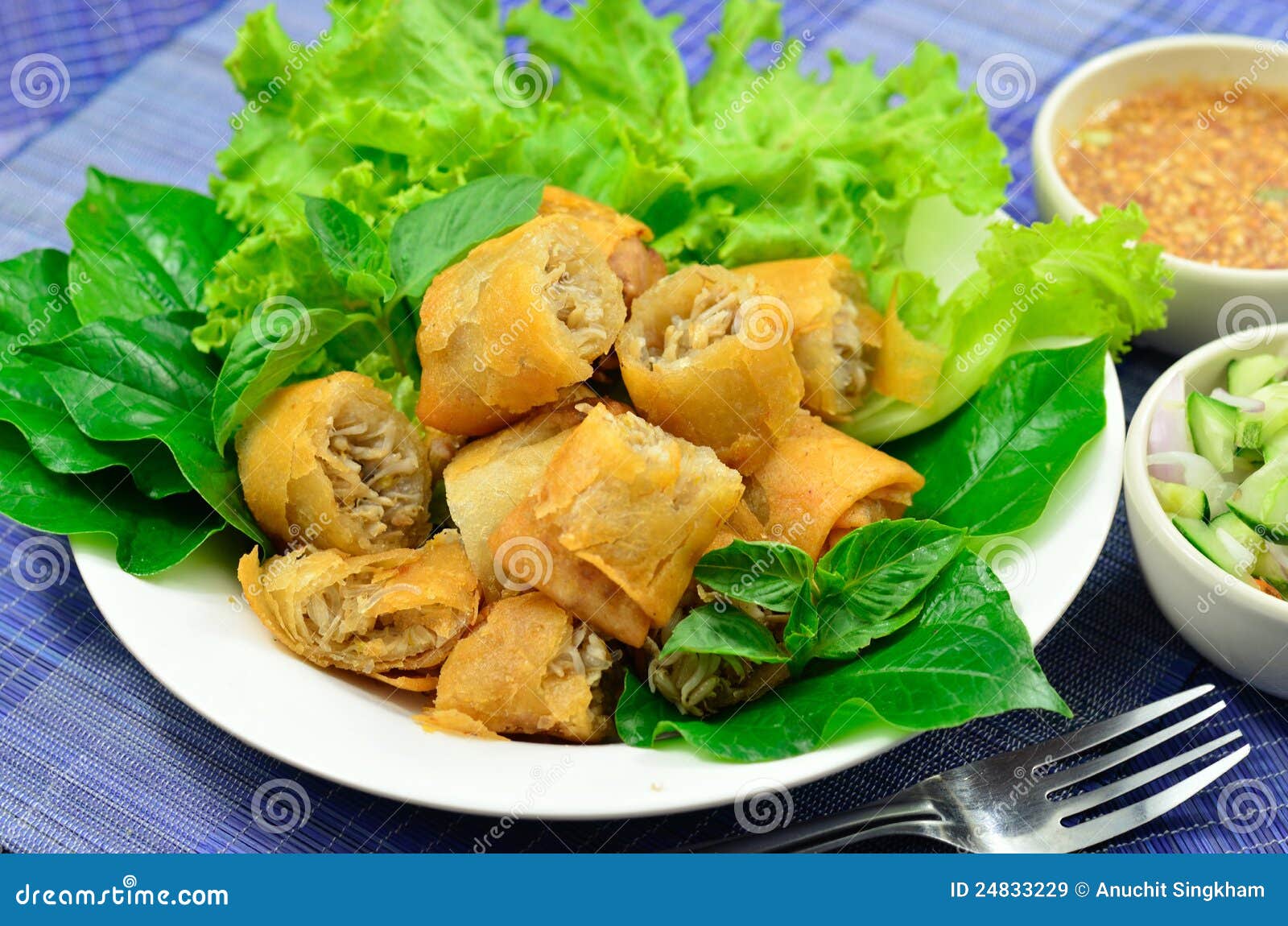 Rolo de mola tradicional imagem de stock. Imagem de cozinhar - 24833229