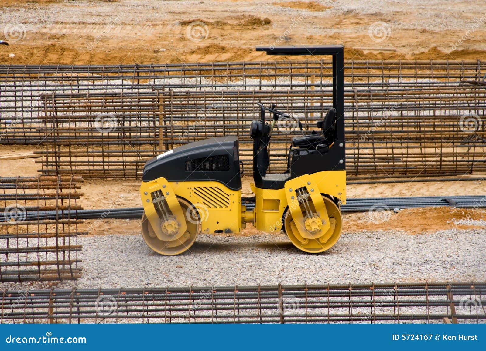 Rolo do compressor imagem de stock. Imagem de estrada - 5724167