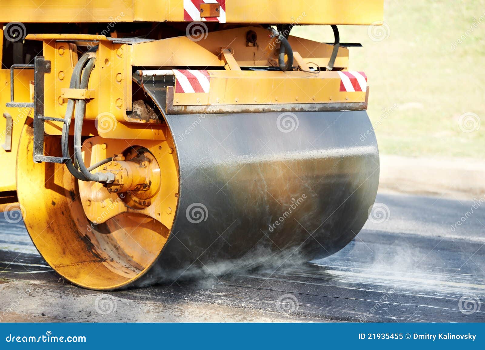 Rolo Do Compressor No Trabalho De Asfaltagem Imagem de Stock - Imagem ...