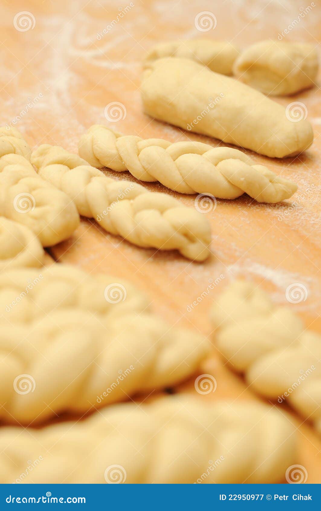 Rolos de pão imagem de stock. Imagem de molde, cozedura - 22950977