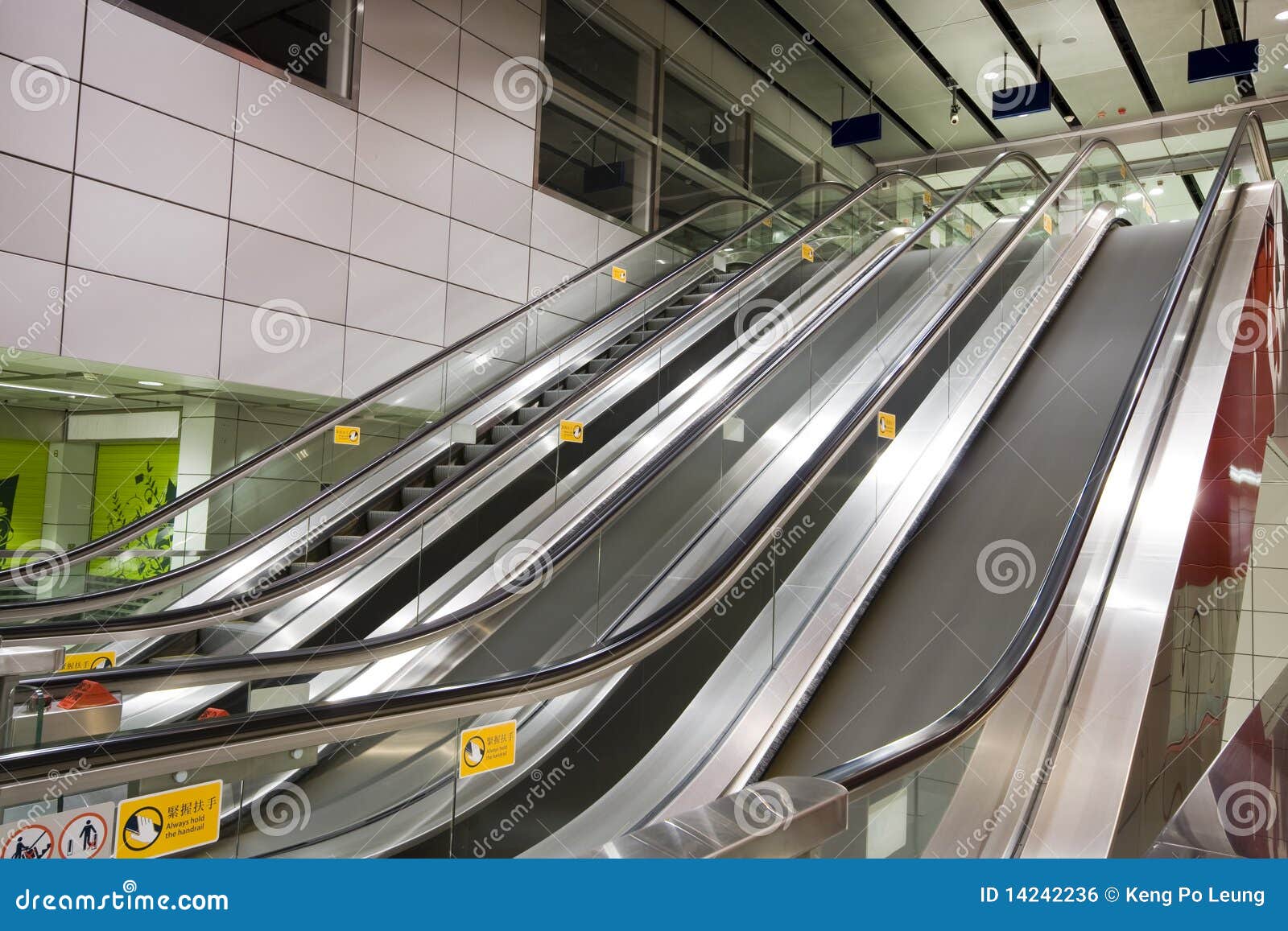 Roltrap stock foto. Image of centrum, marmer, futuristisch - 14242236