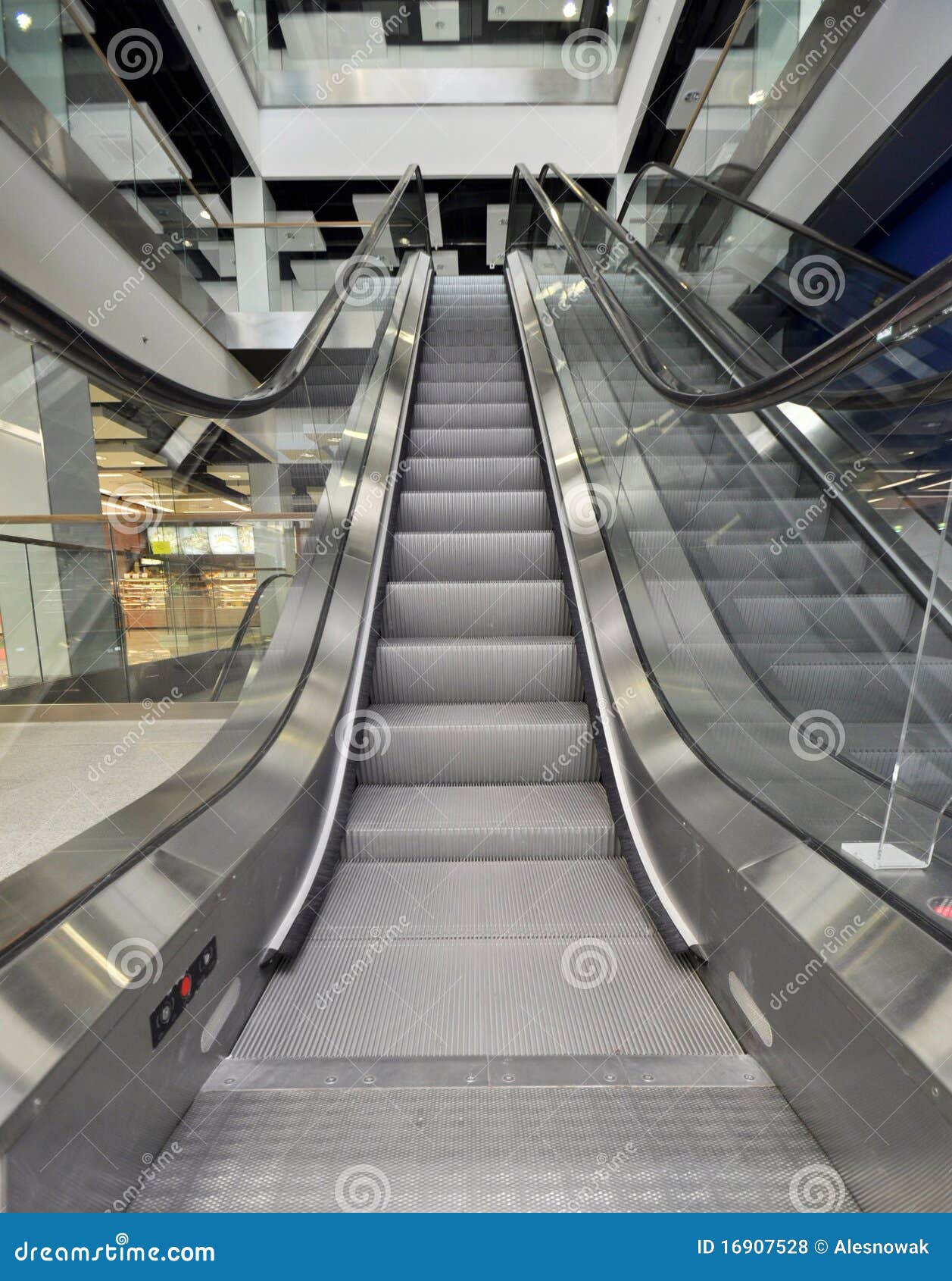 Roltrap stock foto. Image of gang, binnenlands, modern - 16907528