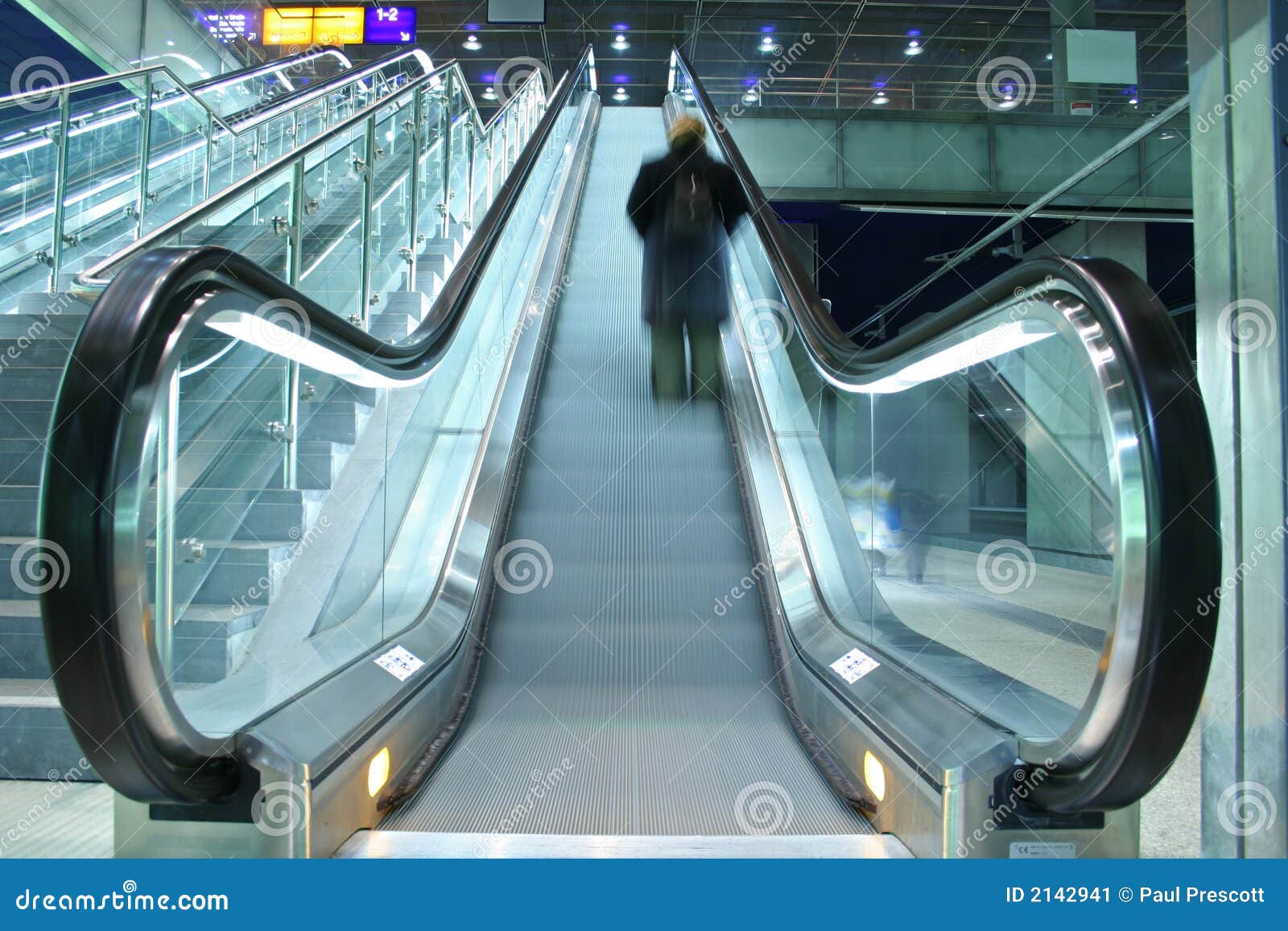 Roltrap stock afbeelding. Image of binnenlands, licht - 2142941