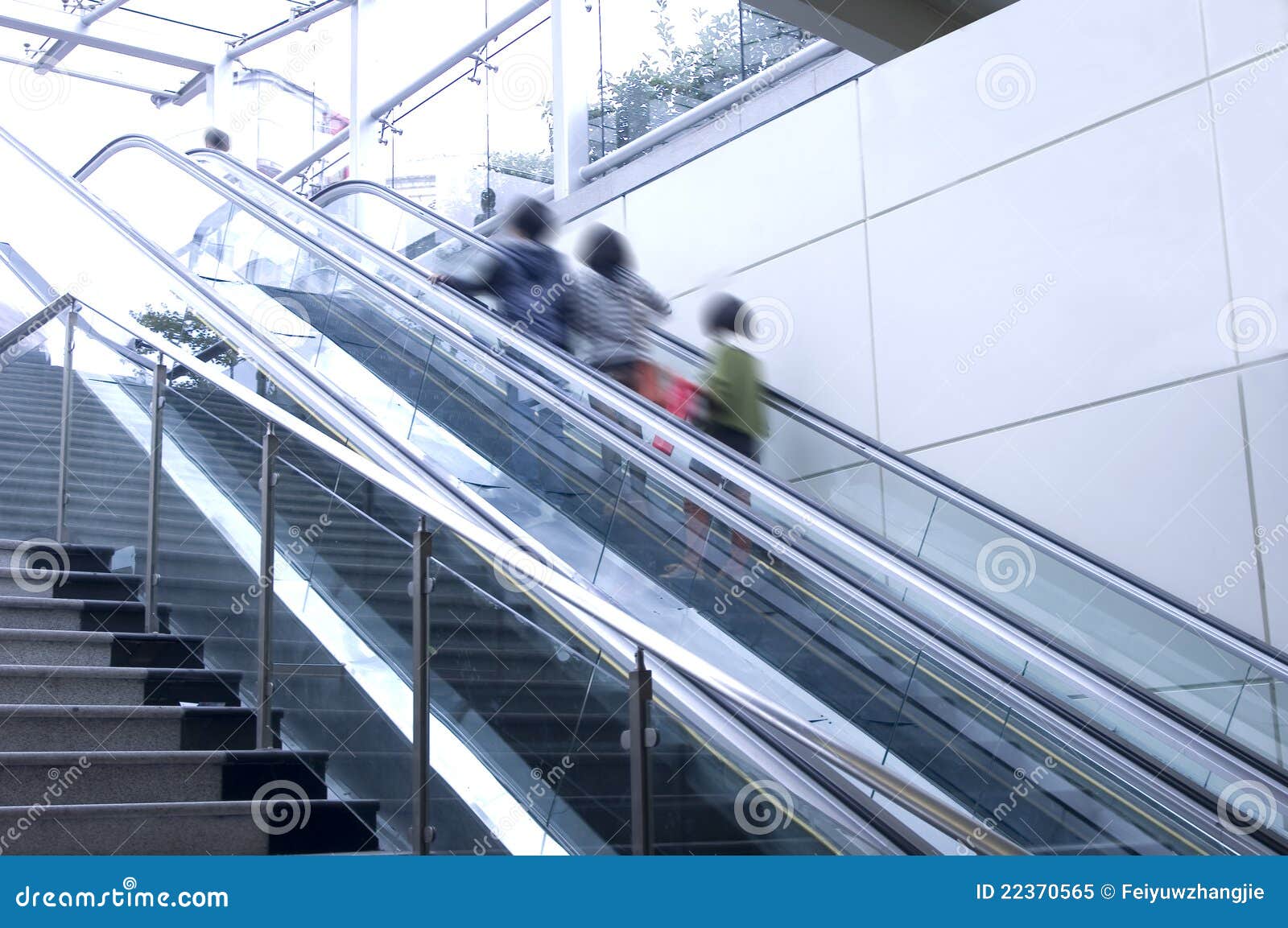 Roltrap stock afbeelding. Image of bureau, kleur, architectuur - 22370565