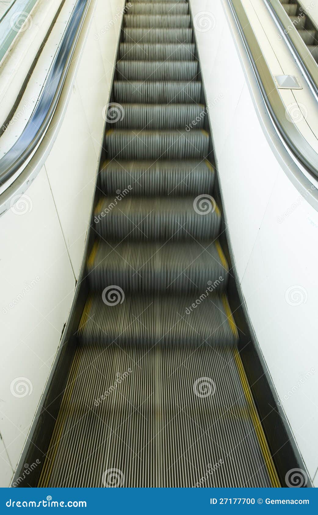 Roltrap stock foto. Image of architectuur, vermindering - 27177700