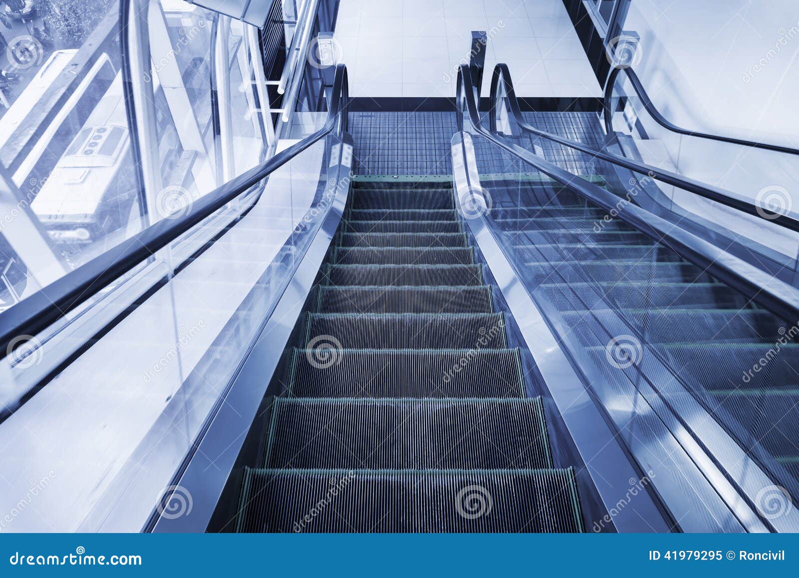 Roltrap stock afbeelding. Image of dynamisch, mechanisch - 41979295