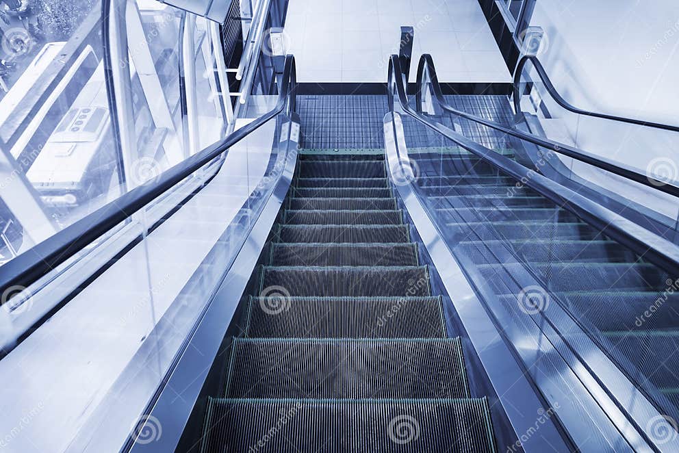 Roltrap stock afbeelding. Image of dynamisch, mechanisch - 41979295