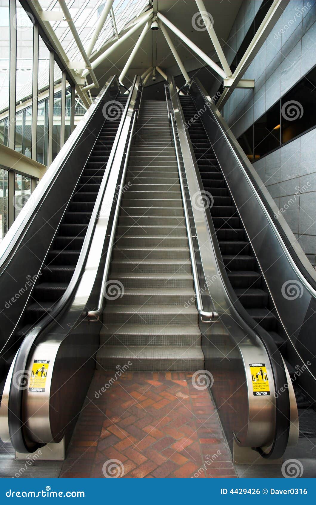 Roltrap stock foto. Image of vloer, binnen, zaken, vloeren - 4429426