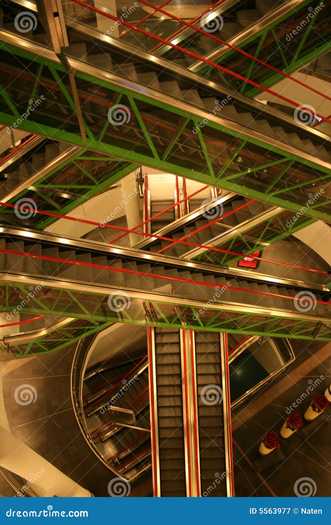 Roltrap stock afbeelding. Image of polen, architectuur - 5563977