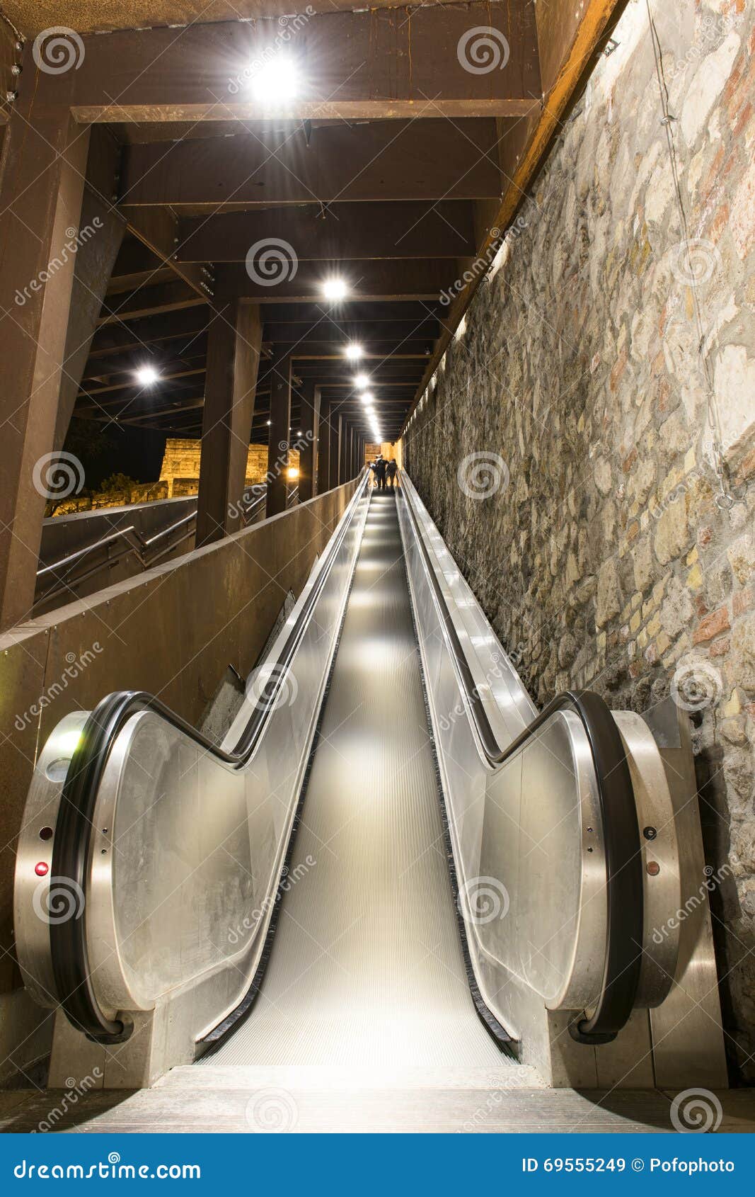 Roltrap stock afbeelding. Image of samenvatting, trap - 69555249