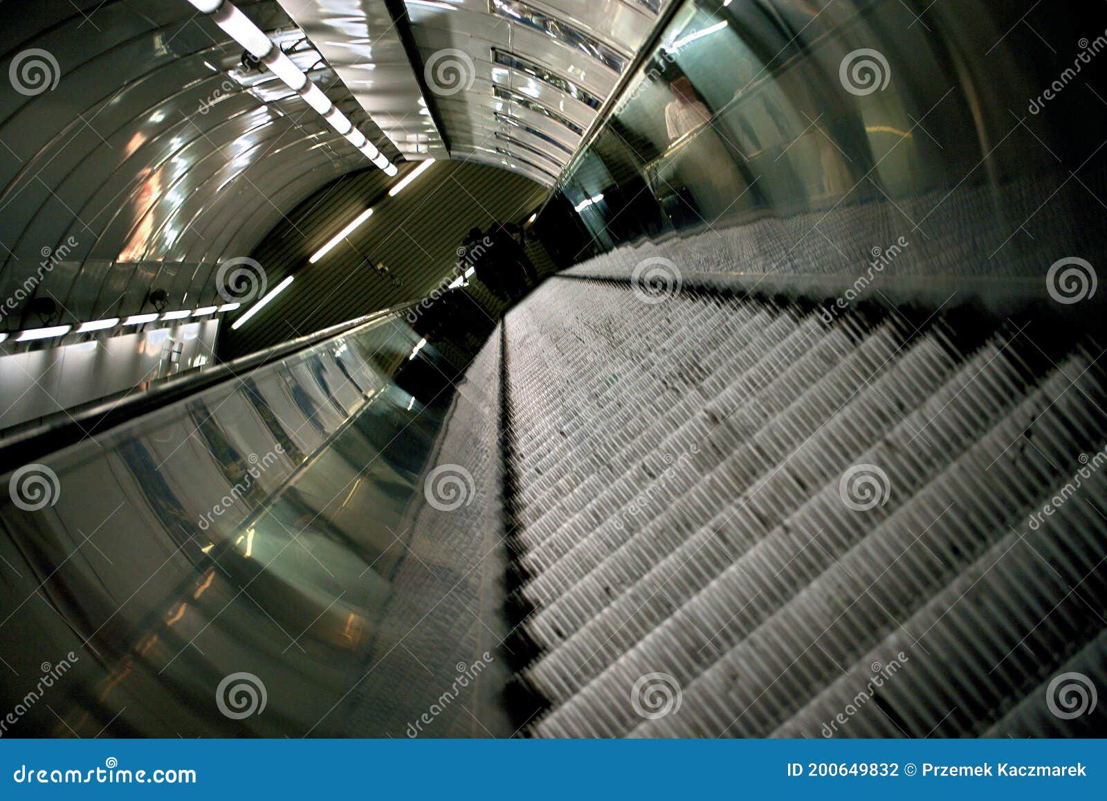 Roltrap. bewegende trap. stock foto. Image of stad, richting - 200649832