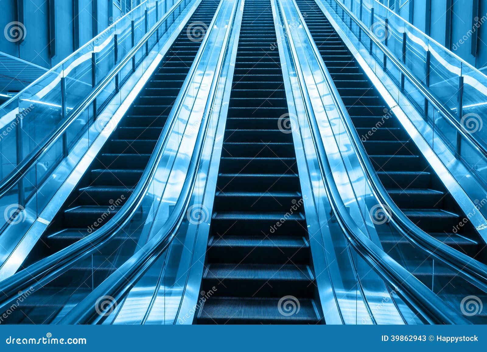 Roltrap het uitgaan trede stock afbeelding. Image of gaan - 39862943