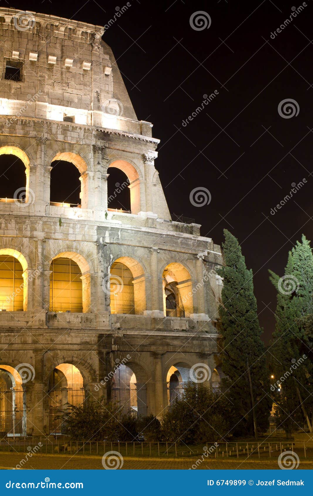 Rom - Colosseum - Nacht stockbild. Bild von italien, märtyrer - 6749899