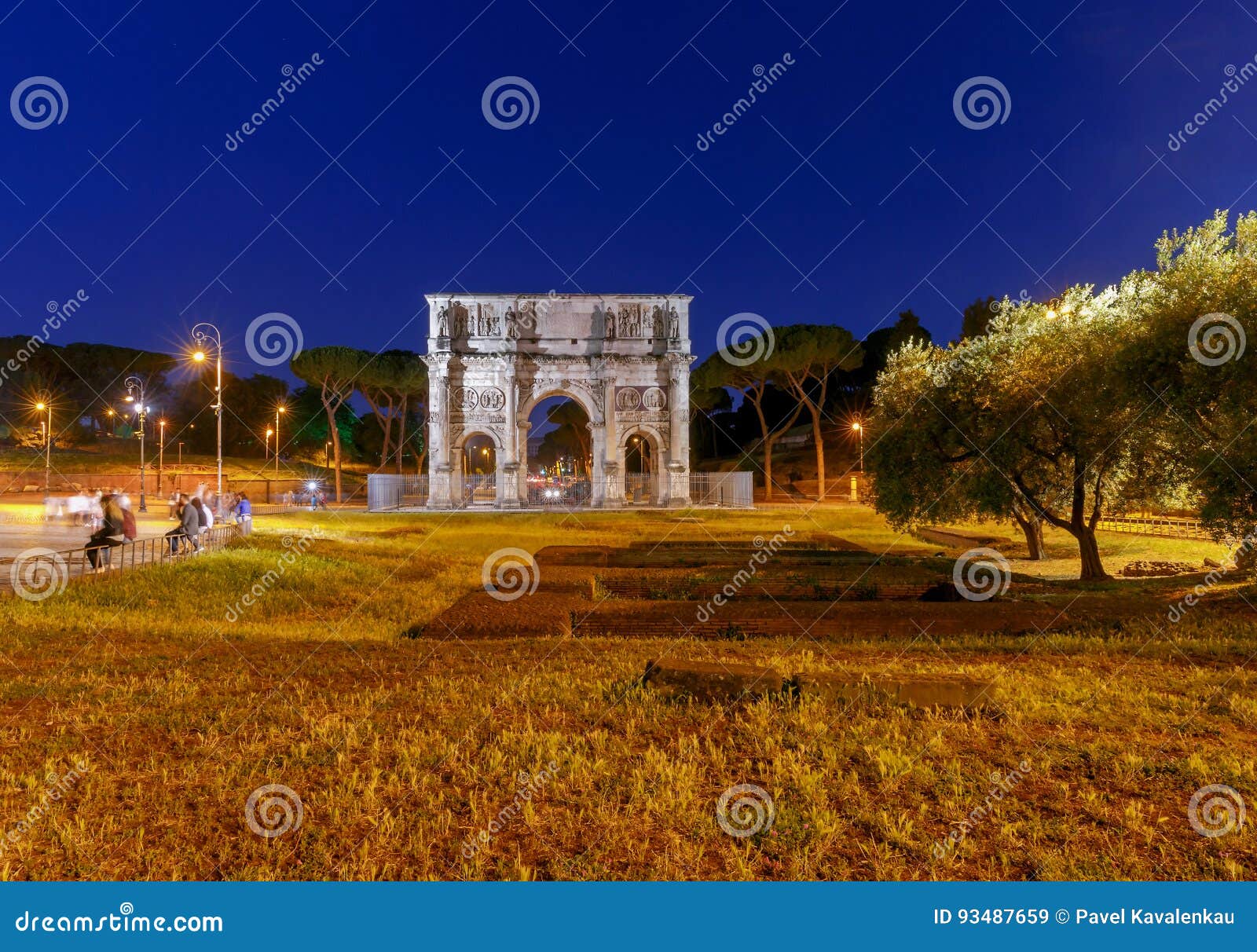 Roma Arco Triunfal De Constantina Imagen de archivo - Imagen de noche ...