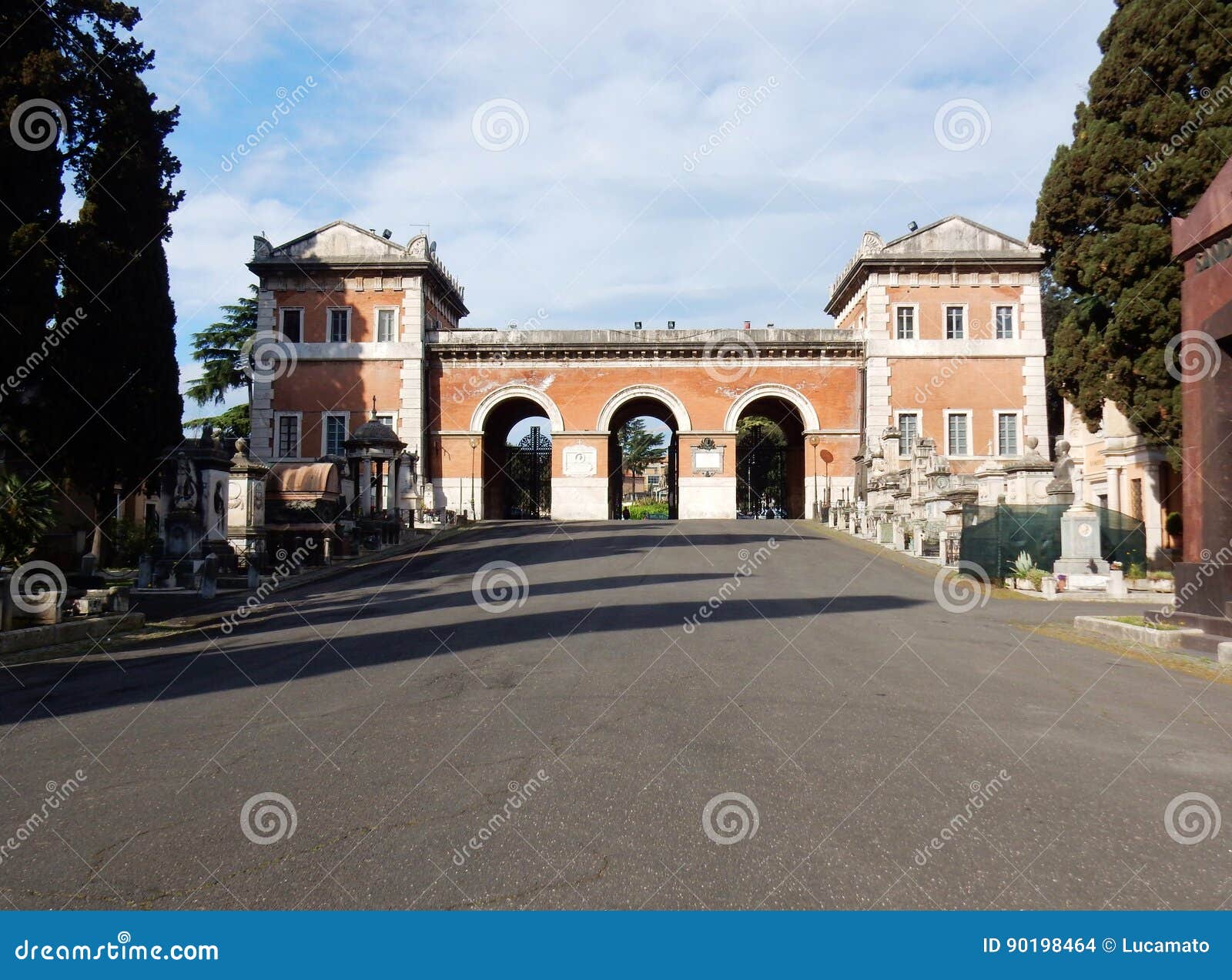 Roma - entrata di Verano immagine stock editoriale. Immagine di ...