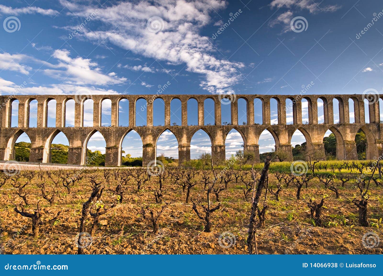 Roman Aquaduct stock foto. Image of grootste, aquaduct - 14066938