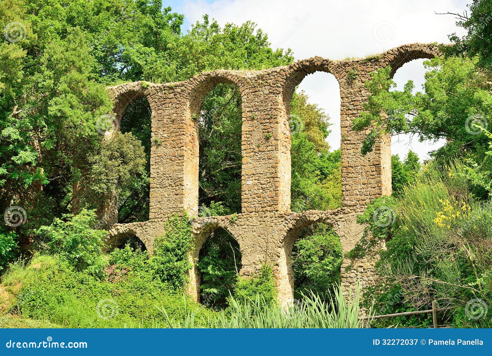 Roman aquaduct, Rome stock afbeelding. Image of edelsteen - 32272037