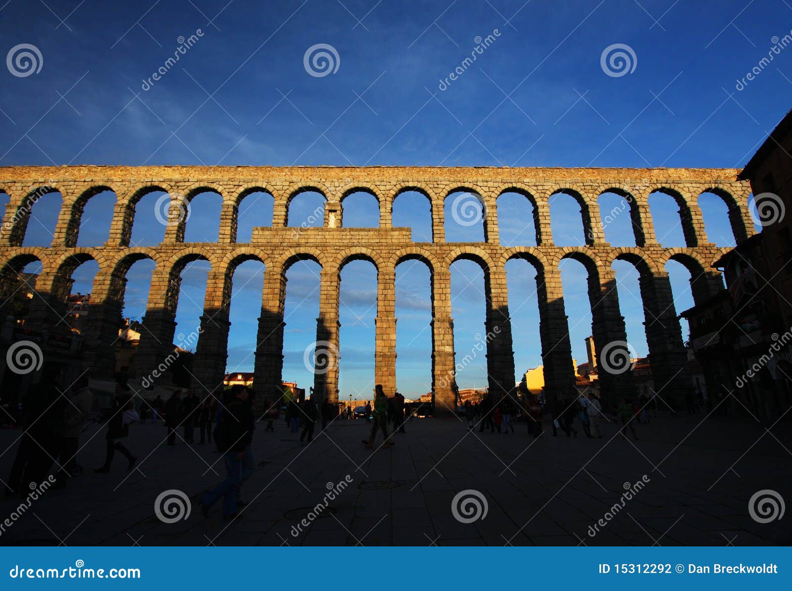 Roman Aquaduct in Segovia, Spanje Stock Foto - Image of brug, steen ...