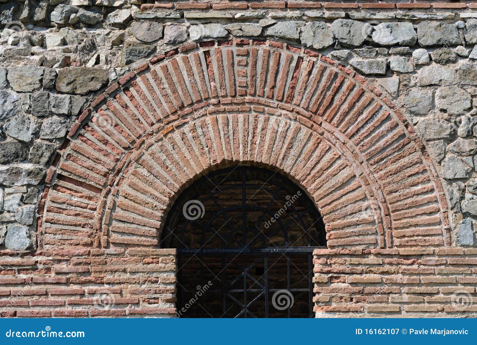 Roman arch stock image. Image of gamzigrad, architecture - 16162107