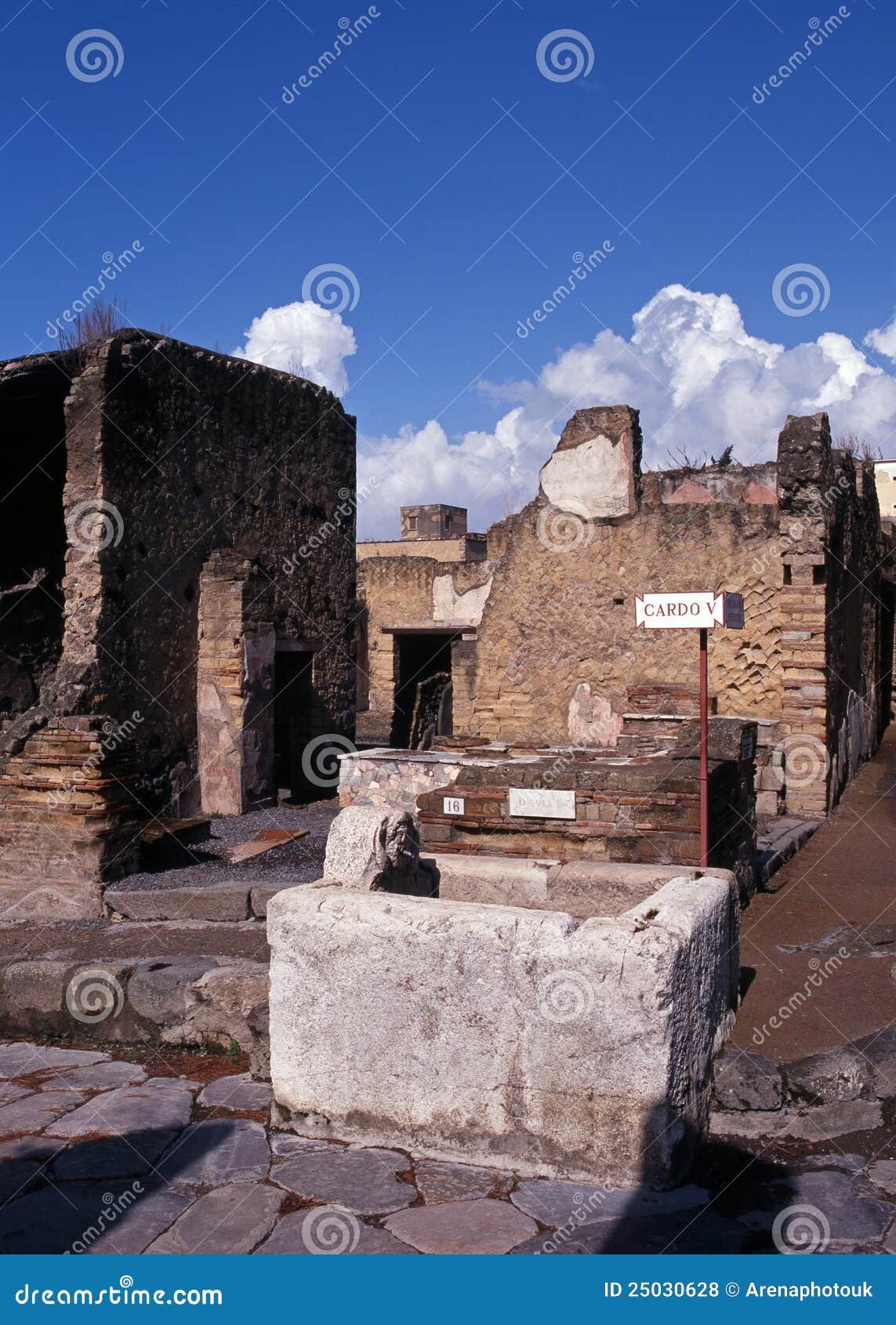 Roman Bar, Herculaneum, Italy. Stock Photo - Image of buildings, cardo ...
